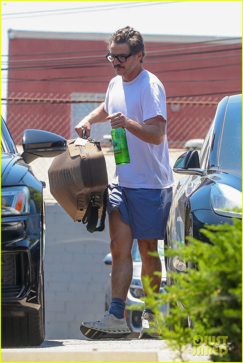Pedro Pascal Runs Errands in L.A. Following Morning Workout: Photo ...