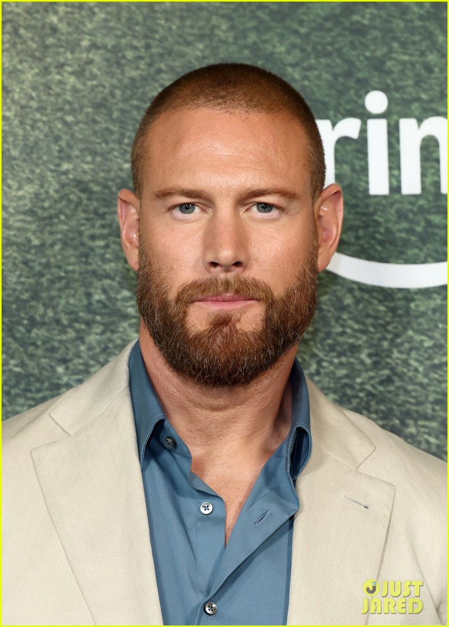 Chris Pratt Joins His Hunky Co-Stars at 'Terminal List: Dark Wolf ...