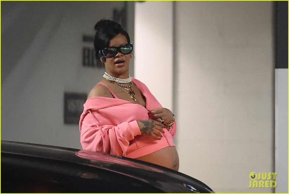 Pregnant Rihanna Puts Baby Bump on Display in Pink Cropped Sweatshirt ...