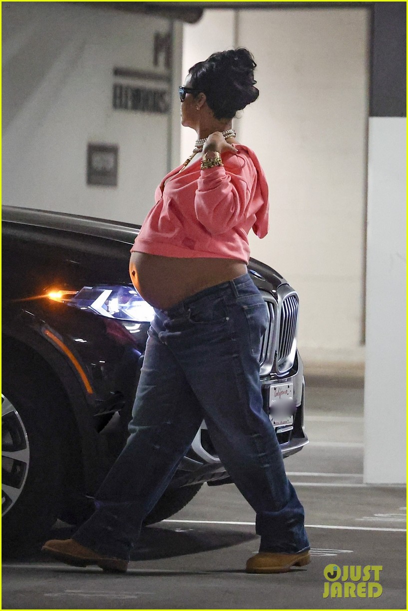 Pregnant Rihanna Puts Baby Bump on Display in Pink Cropped Sweatshirt ...