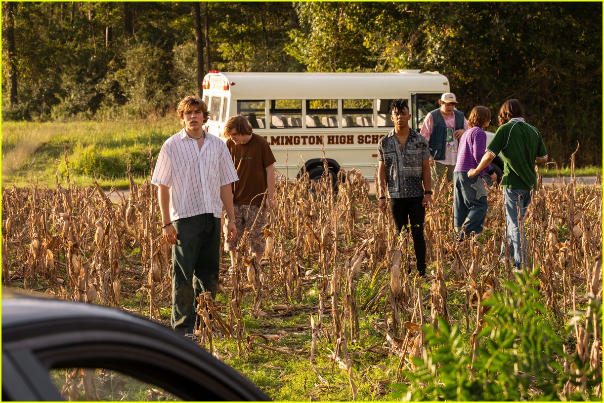 'The Runarounds' Trailer: Prime Video Debuts First Look at Upcoming Music Series From 'Outer ...