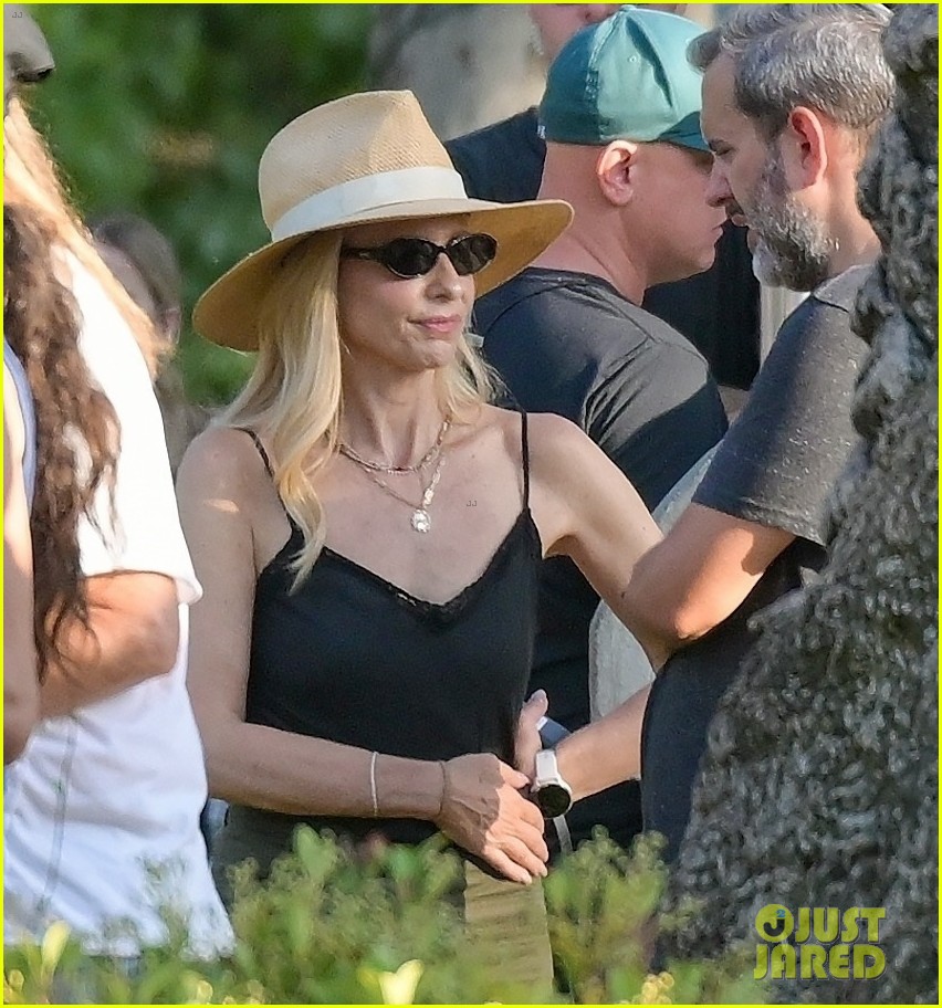 Sarah Michelle Gellar Spotted Behind the Camera on Set of 'Buffy the ...