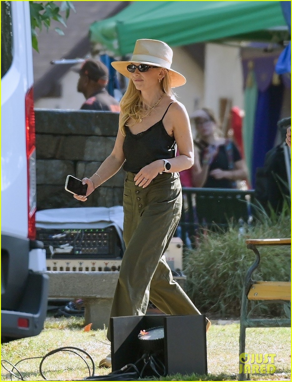 Sarah Michelle Gellar Spotted Behind the Camera on Set of 'Buffy the ...