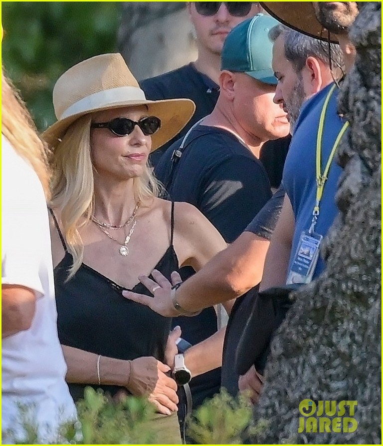 Sarah Michelle Gellar Spotted Behind the Camera on Set of 'Buffy the ...