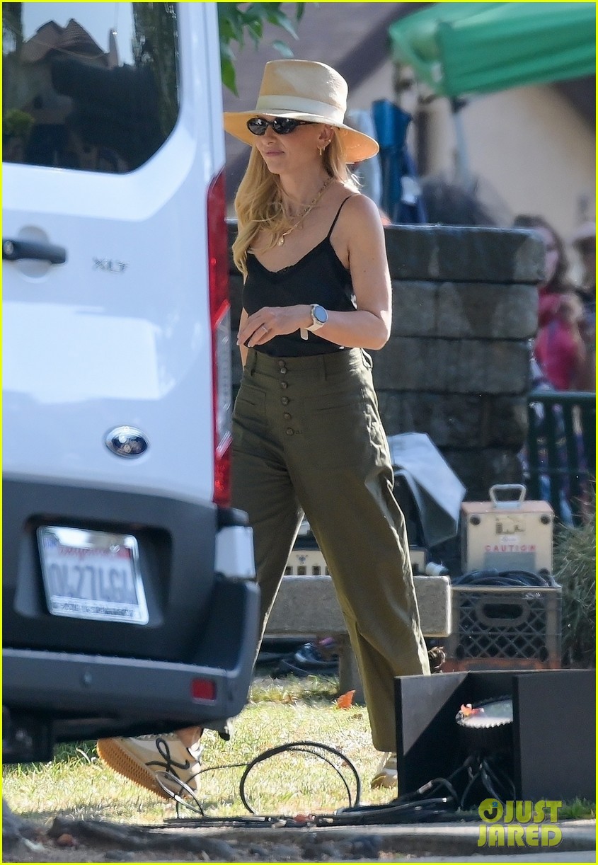 Sarah Michelle Gellar Spotted Behind the Camera on Set of 'Buffy the ...