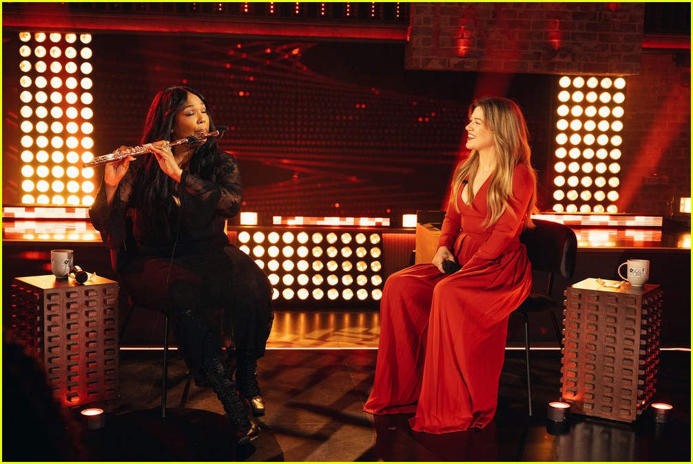 Kelly Clarkson and Lizzo Deliver a Show-Stopping Duet of Adele’s ...