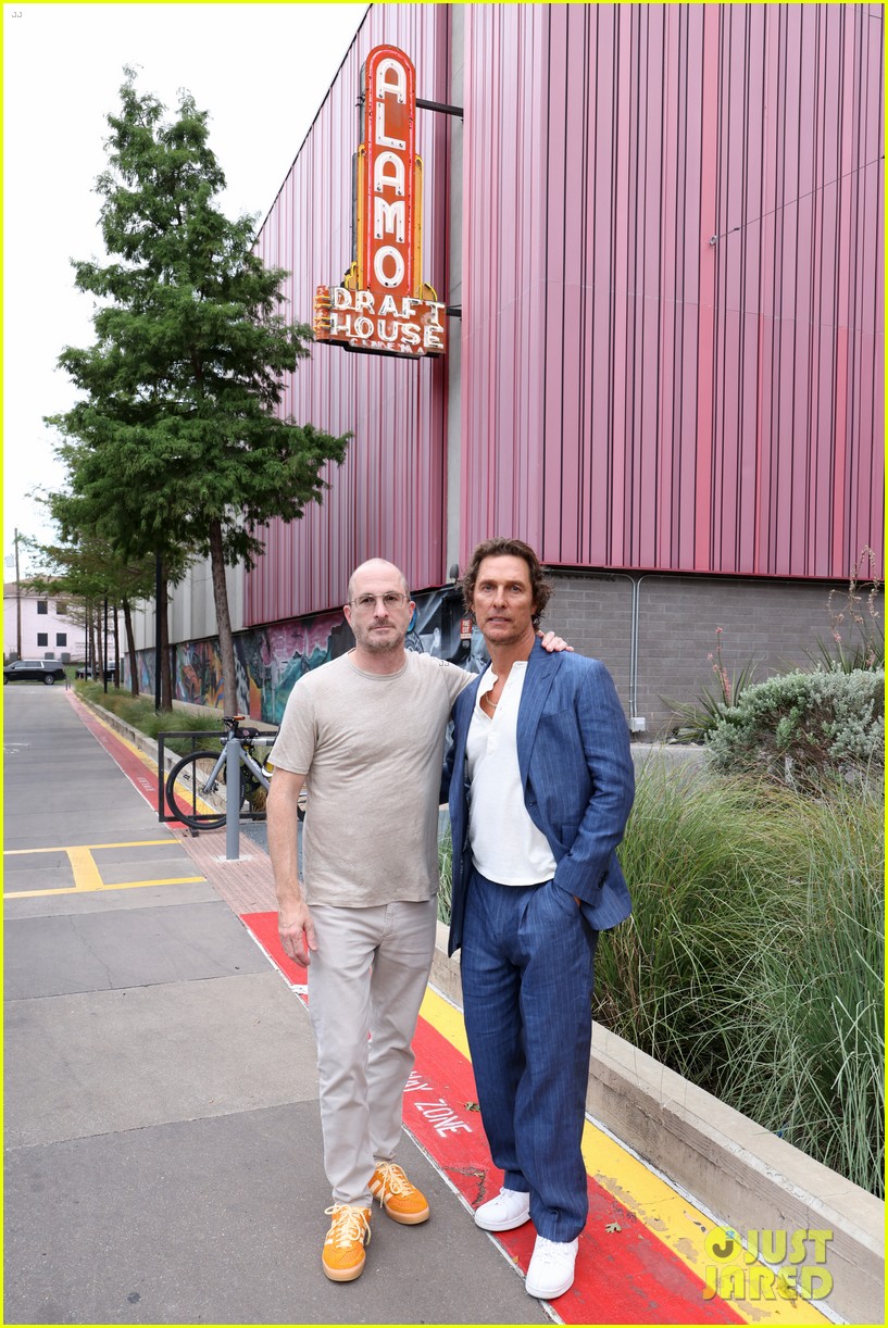 Austin Butler Gets Support from Matthew McConaughey at 'Caught Stealing ...