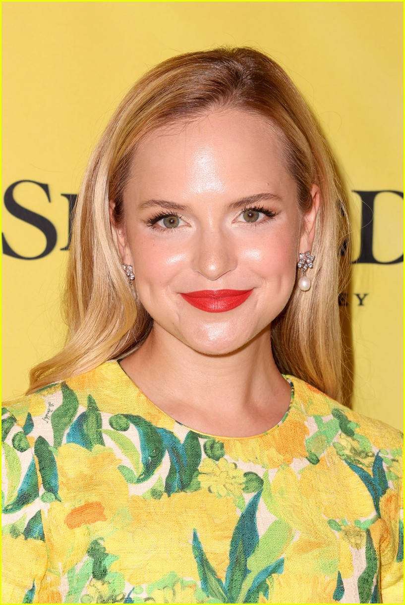 'Loot' Star Stephanie Styles Dressed Fully On-Theme for 'Shucked,' a ...