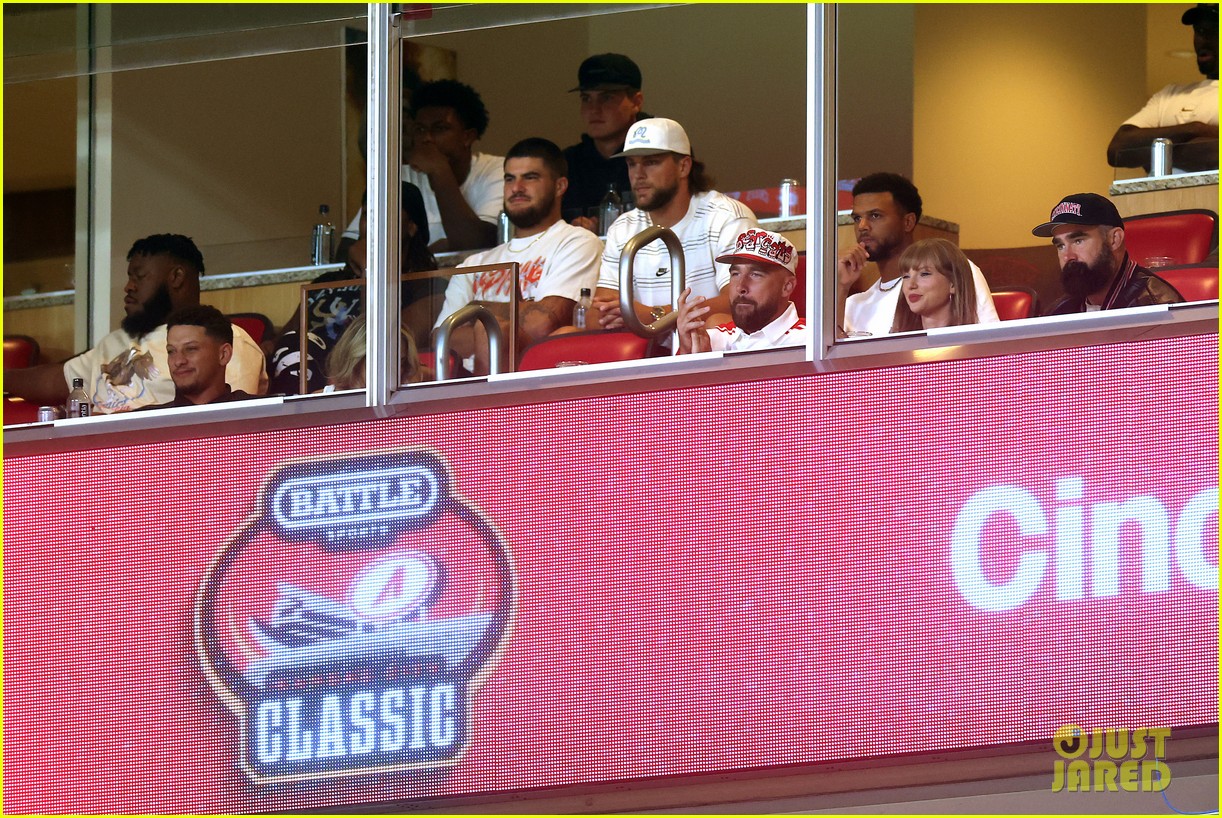 Taylor Swift & Travis Kelce Make First Post-Engagement Appearance ...
