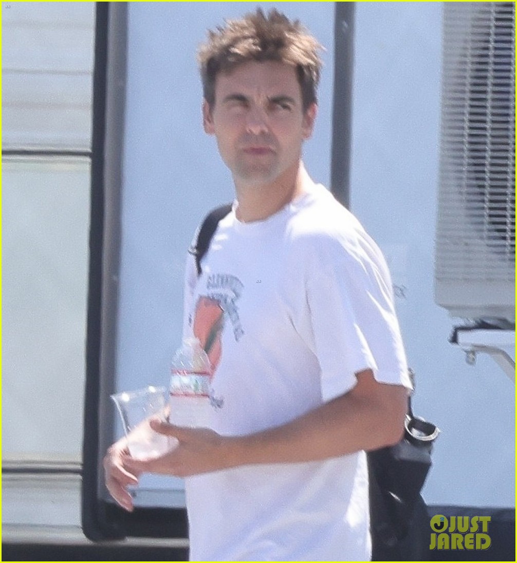 Justin Theroux & Drew Tarver Get to Work on 'Running Point' Season 2 ...