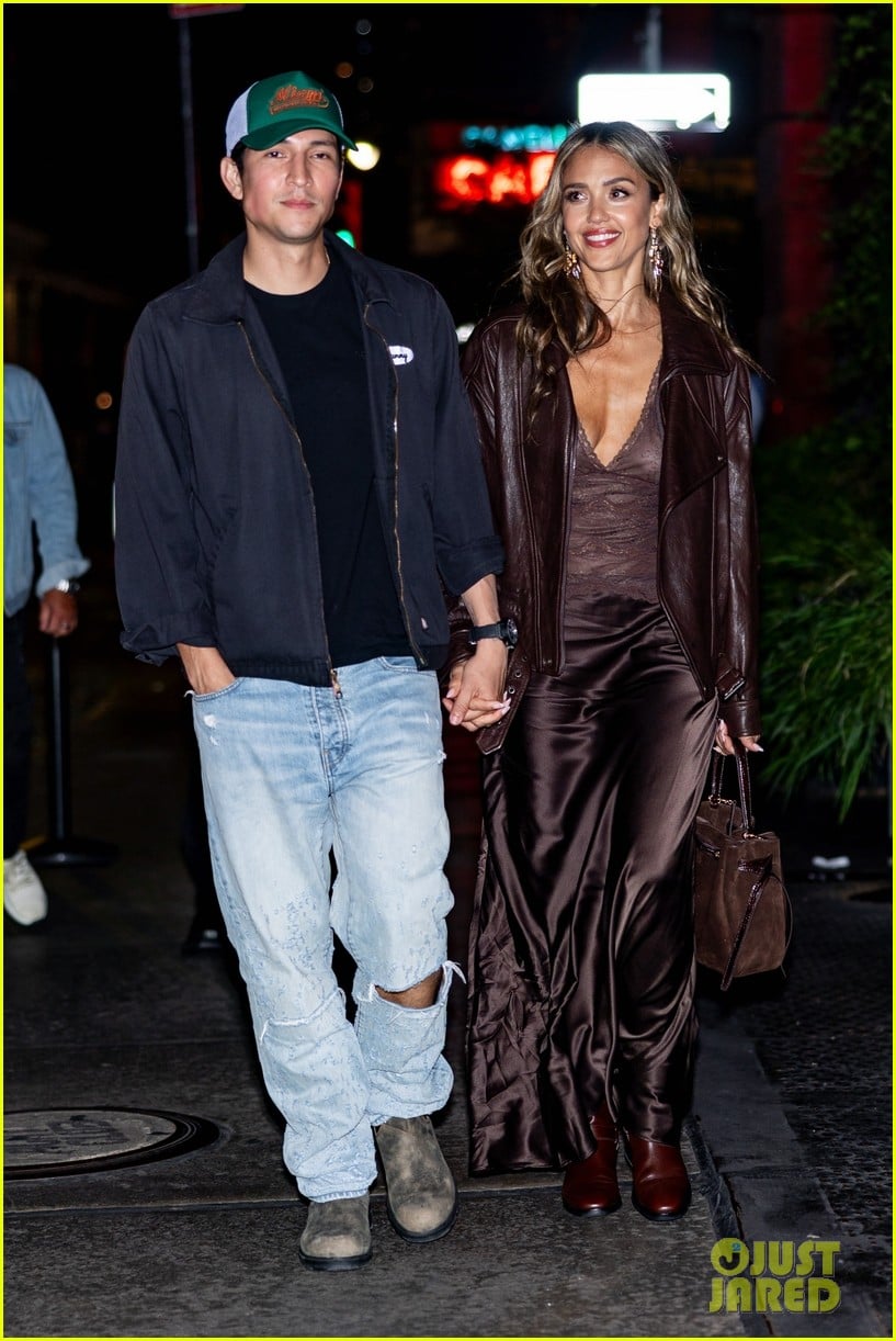 Jessica Alba & Danny Ramirez Hold Hands, Hang with Him's Marlon Wayans ...