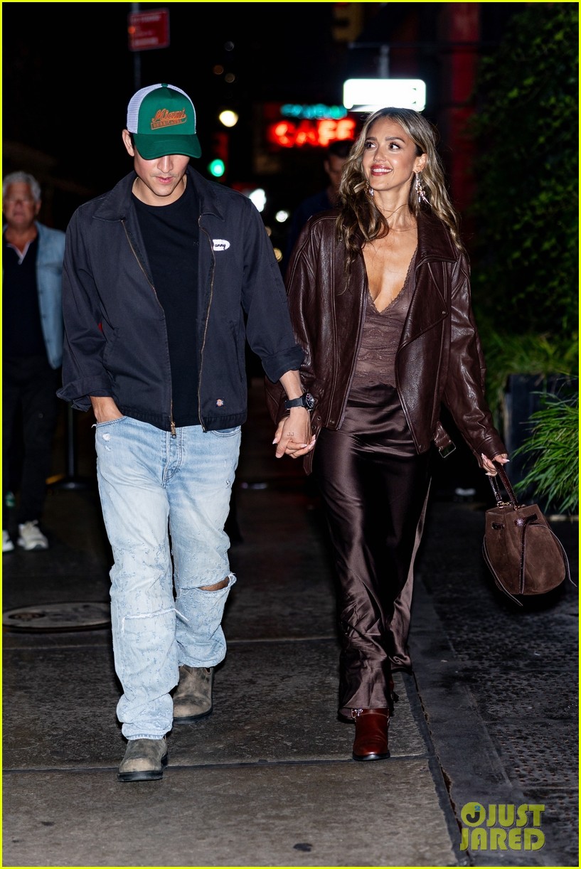 Jessica Alba & Danny Ramirez Hold Hands, Hang with Him's Marlon Wayans ...