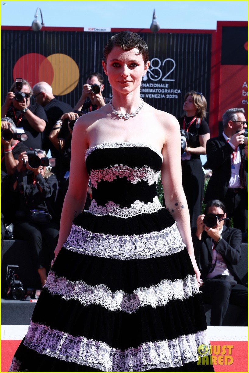 Amanda Seyfried Joins 'The Testament of Ann Lee' Co-Stars at Venice ...