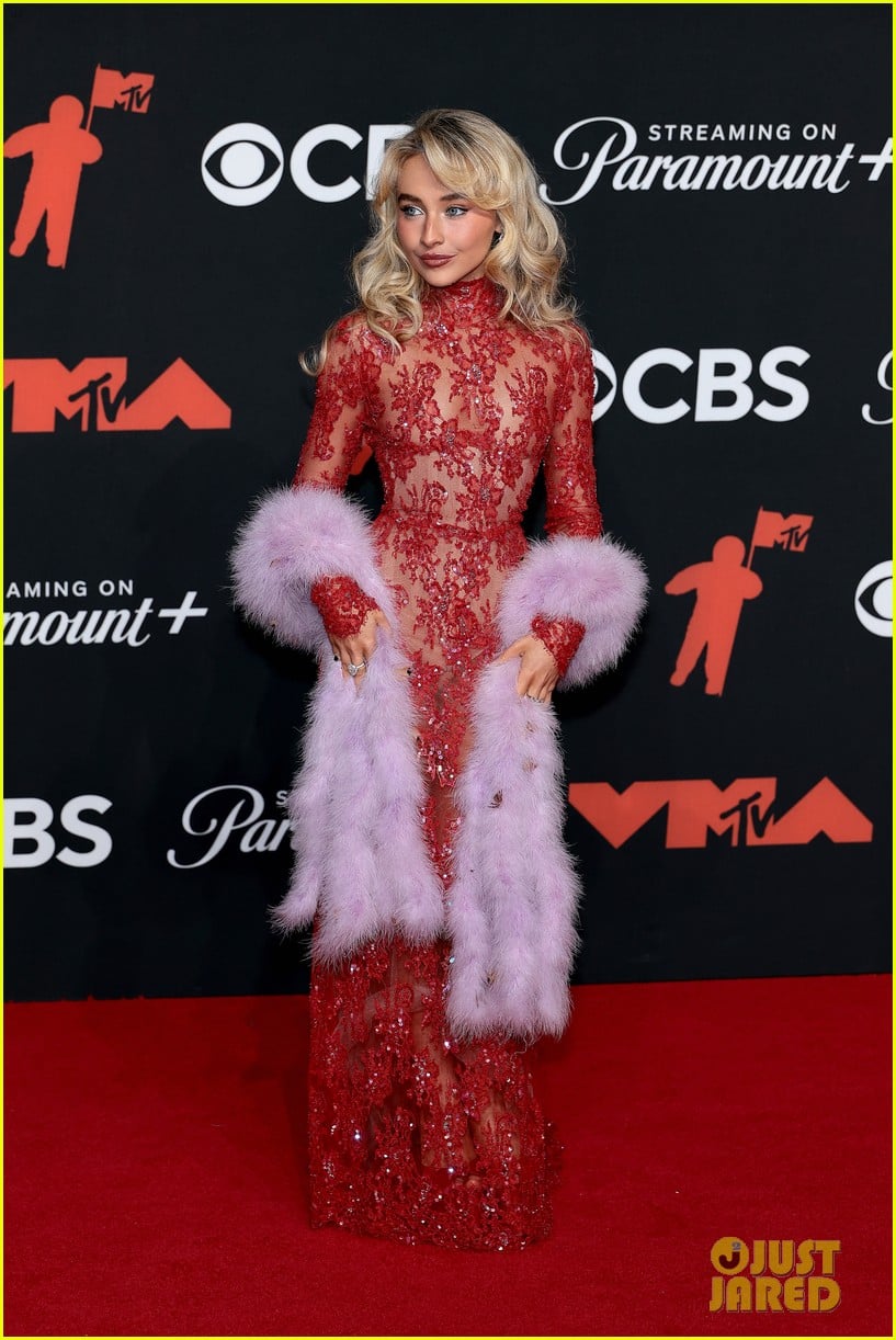 Ariana Grande & Sabrina Carpenter's History Revealed After VMAs 2025 Moment: They Actually Go ...