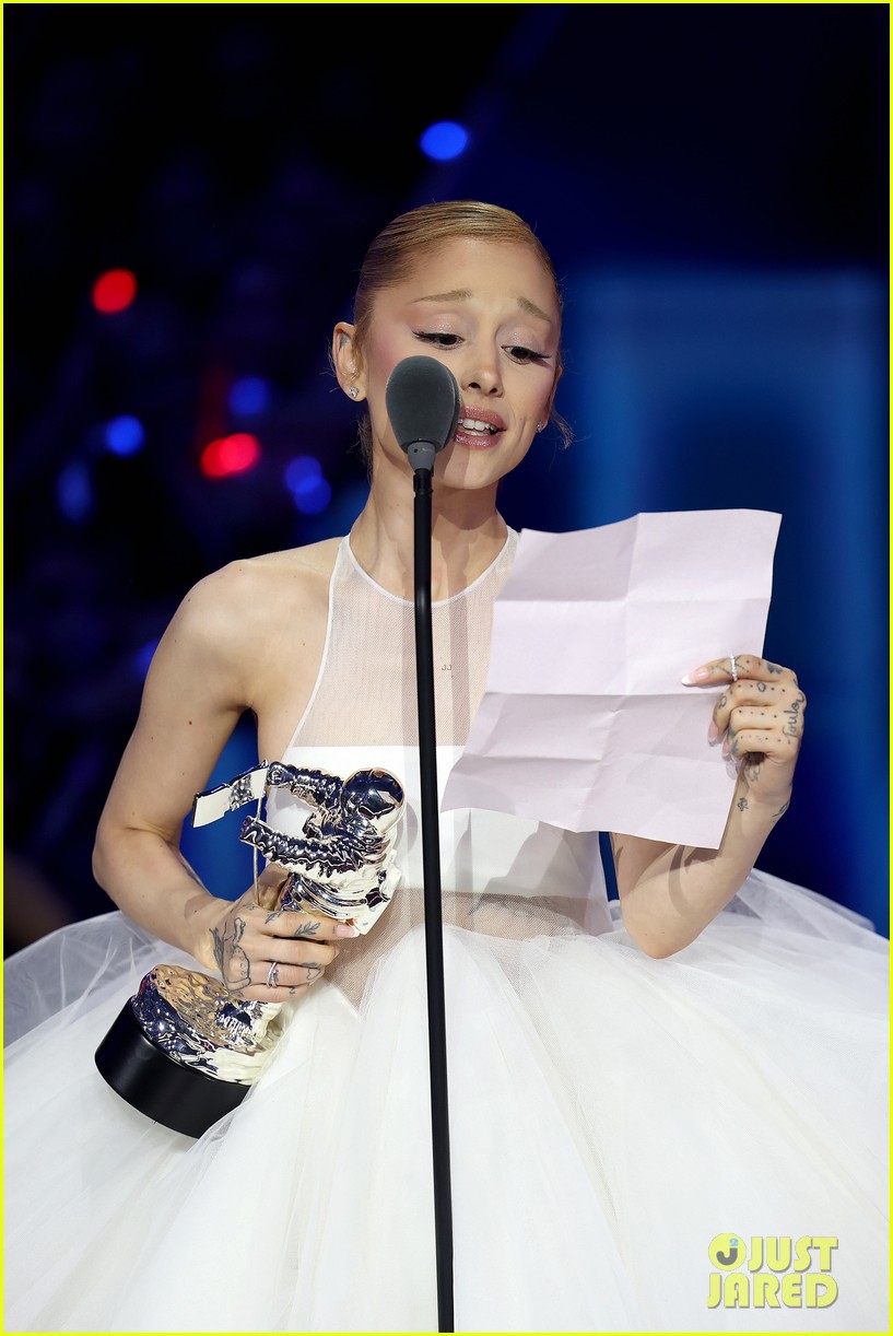 Ariana Grande Teases Upcoming Tour While Accepting Video of the Year at MTV VMAs 2025 - Watch ...