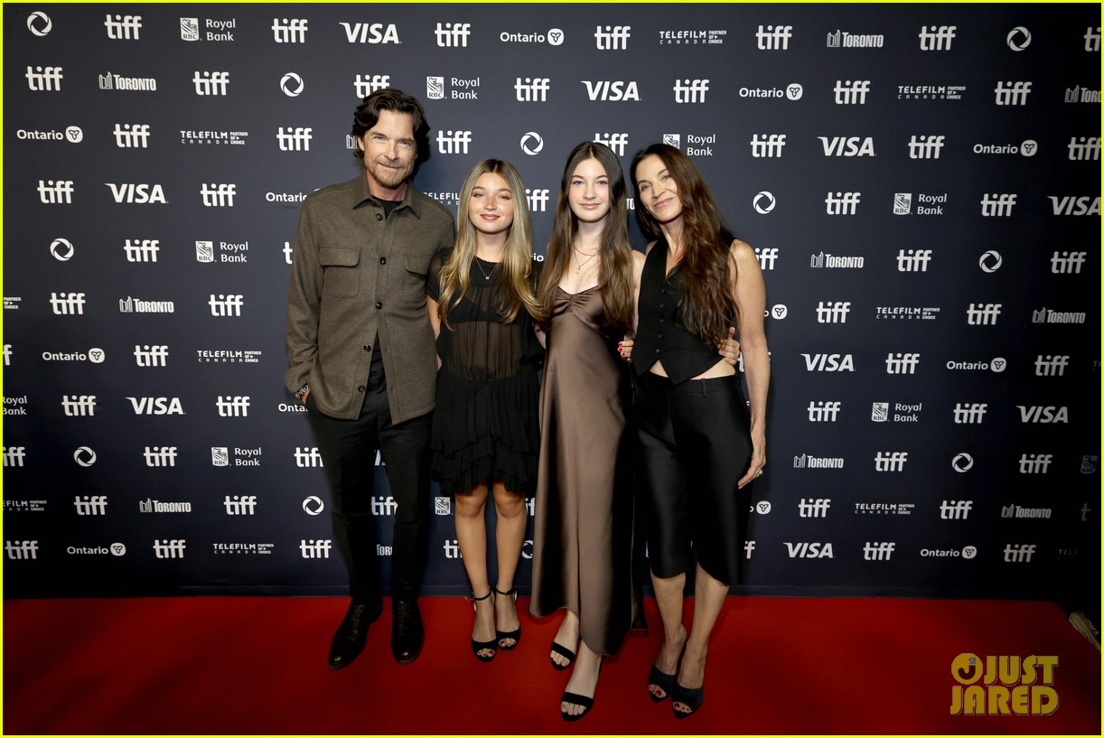 Jason Bateman Gets Support from Wife Amanda Anka & Their Daughters at ...