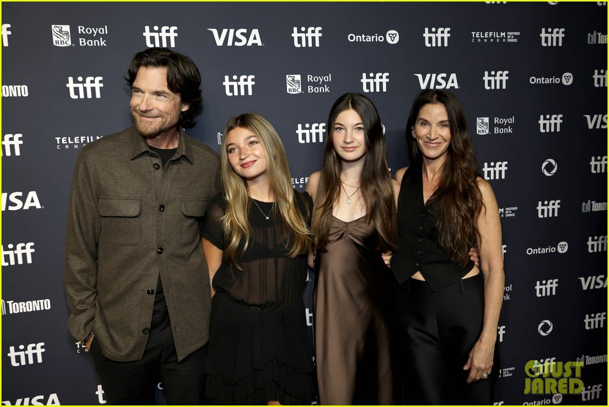 Jason Bateman Gets Support from Wife Amanda Anka & Their Daughters at ...
