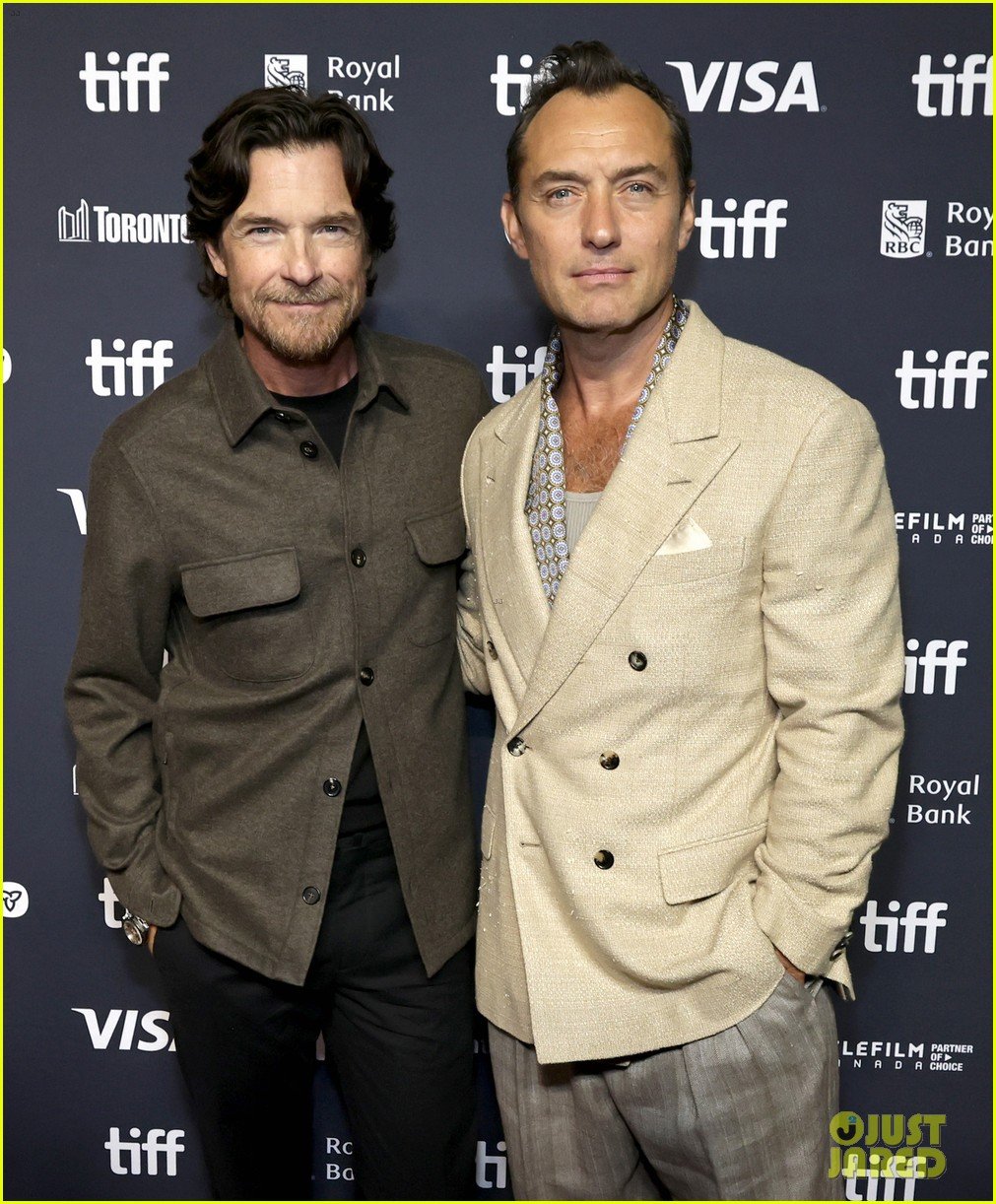 Jason Bateman Gets Support from Wife Amanda Anka & Their Daughters at ...