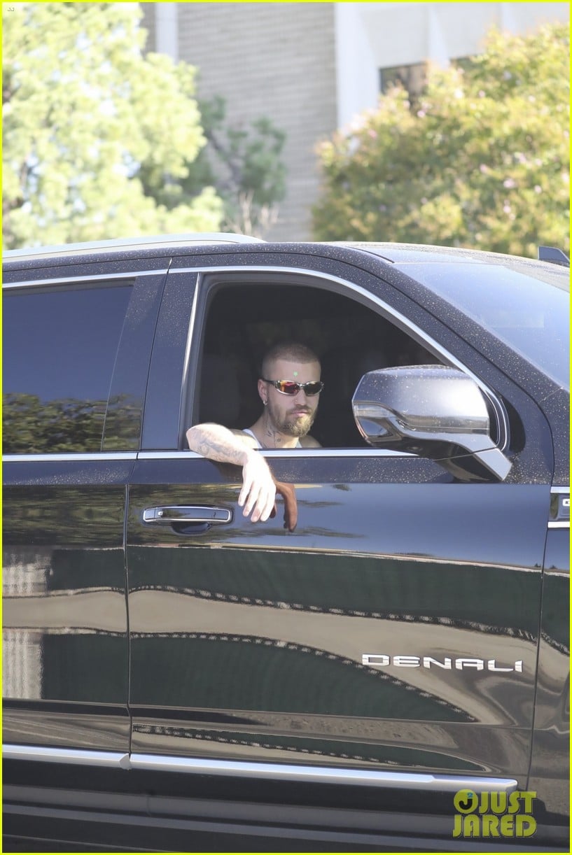 Justin Bieber Spotted with Scruffy Beard Before Dropping 'SWAG II ...