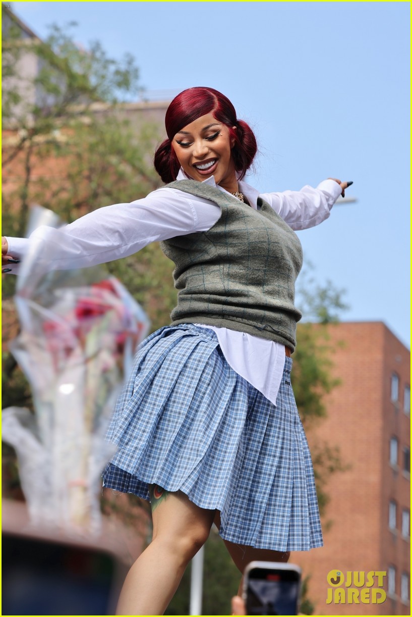 Cardi B Twerks on Top of a Car in the Bronx While Promoting Her New ...