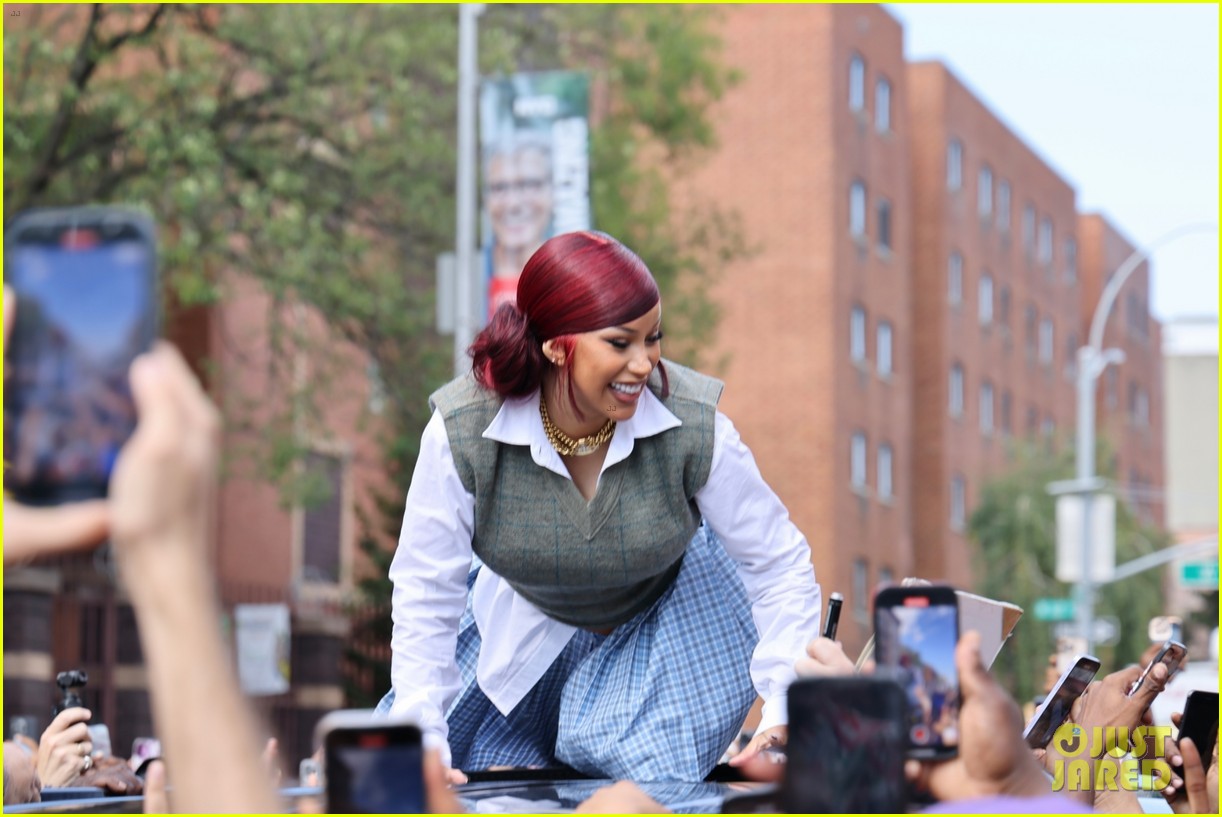 Cardi B Twerks on Top of a Car in the Bronx While Promoting Her New ...