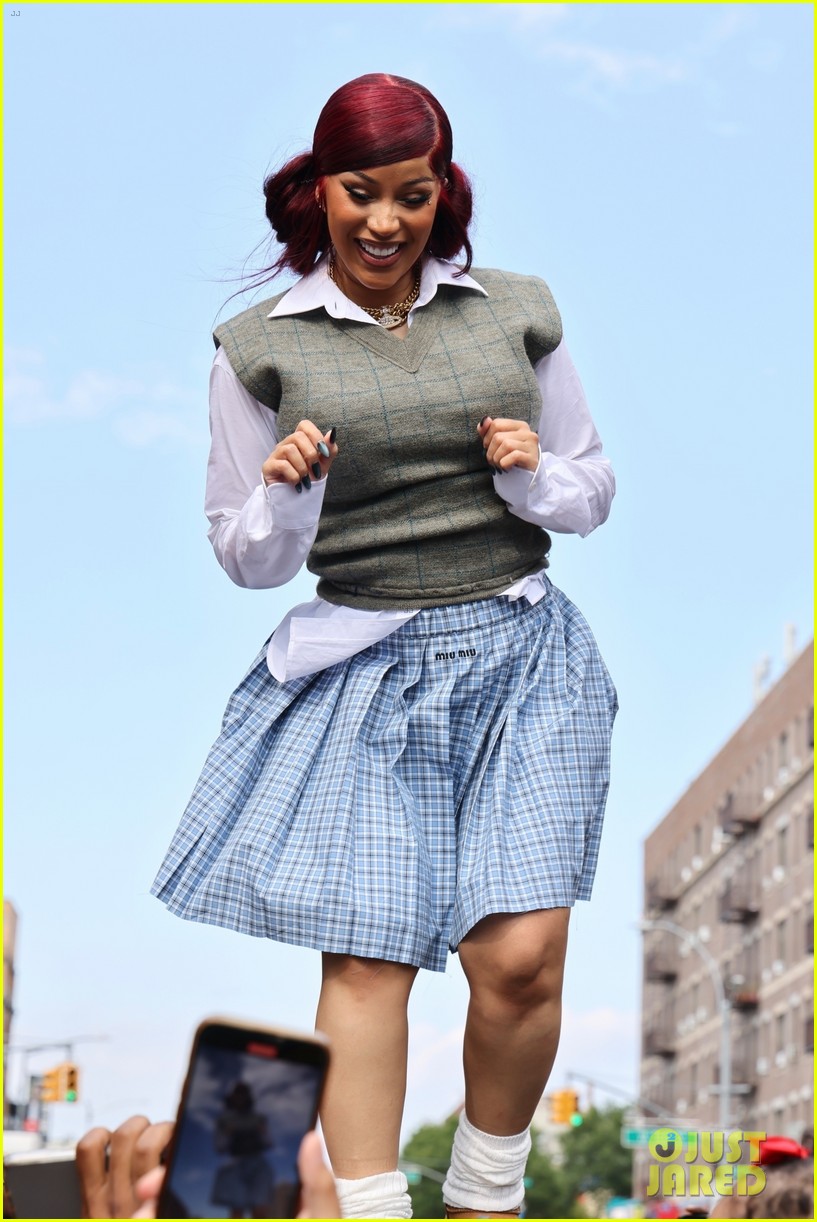 Cardi B Twerks on Top of a Car in the Bronx While Promoting Her New ...