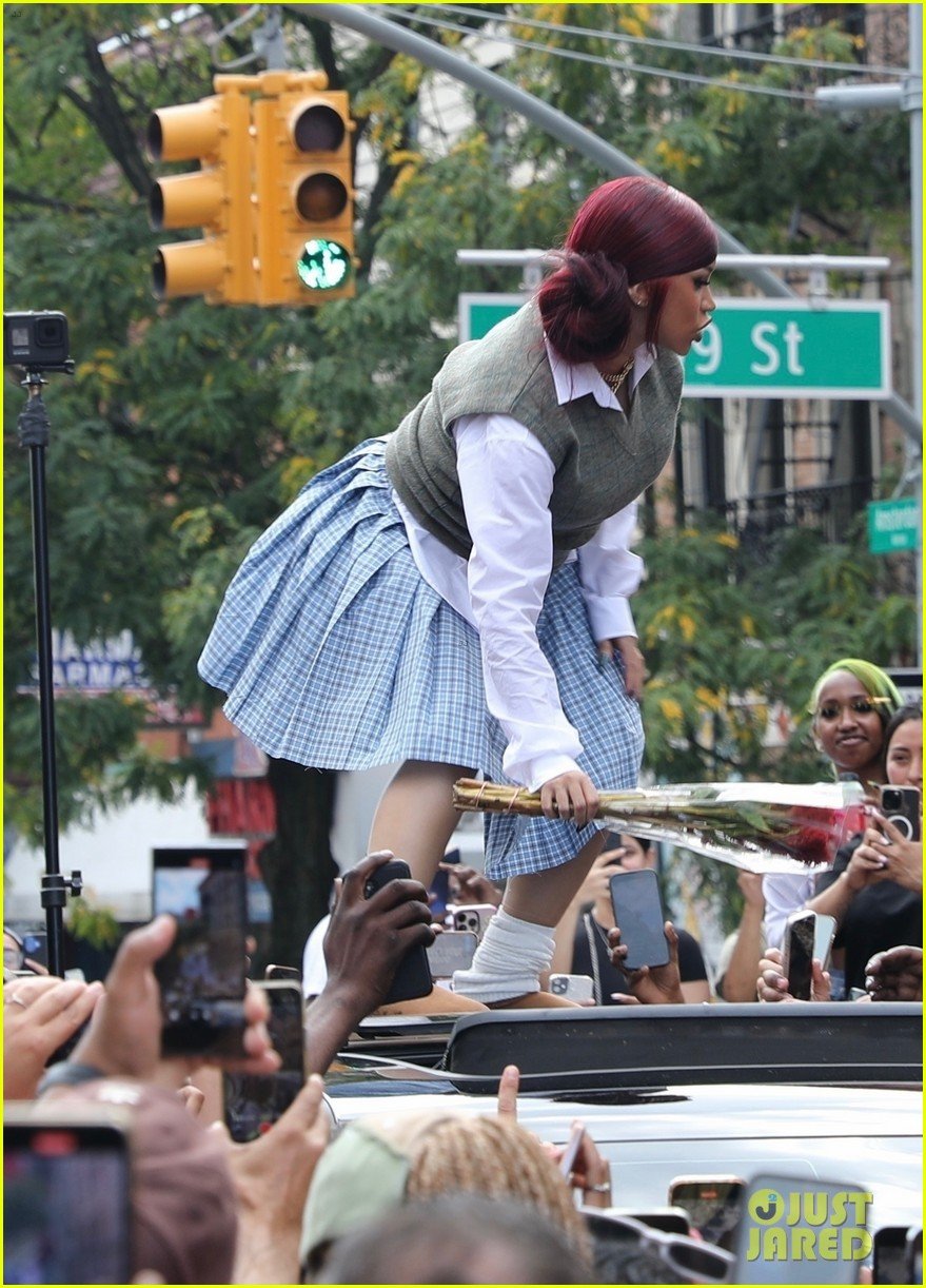 Cardi B Twerks on Top of a Car in the Bronx While Promoting Her New ...