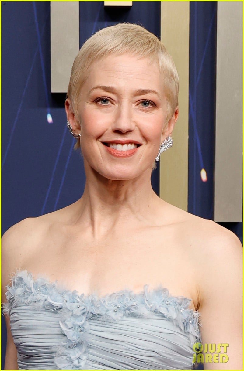 Carrie Coon Debuts Blonde Pixie Cut at Emmys 2025!: Photo 5202850 ...