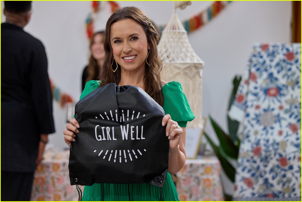 Lacey Chabert Gushes About Her Hallmark Co-Stars When Asked Who ...