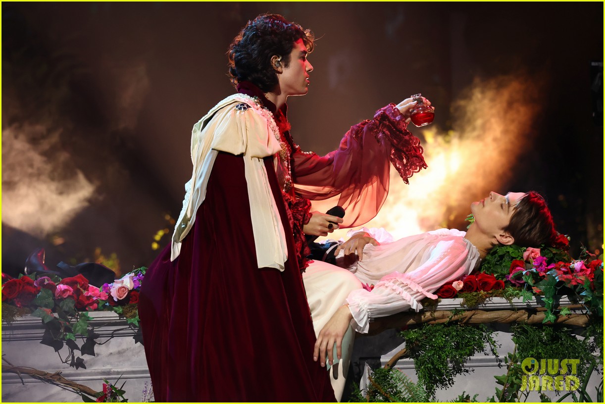 Conan Gray Gives Romeo & Juliet Themed Performance of 'Vodka Cranberry ...