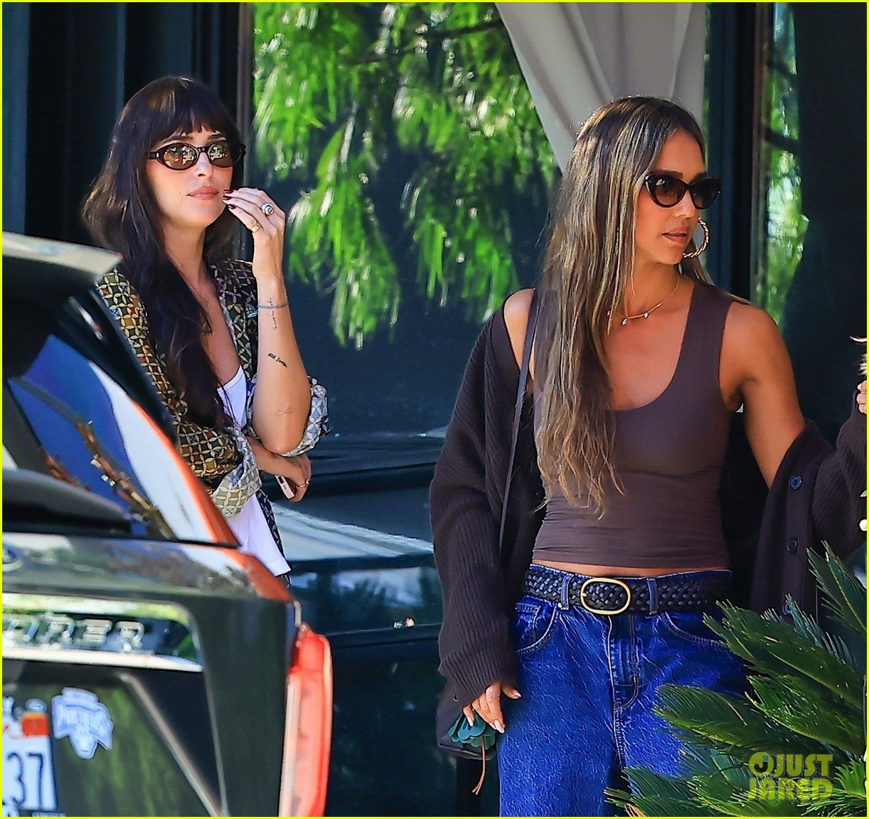 Dakota Johnson & Jessica Alba Grab Lunch Together: Photo 5200661 ...