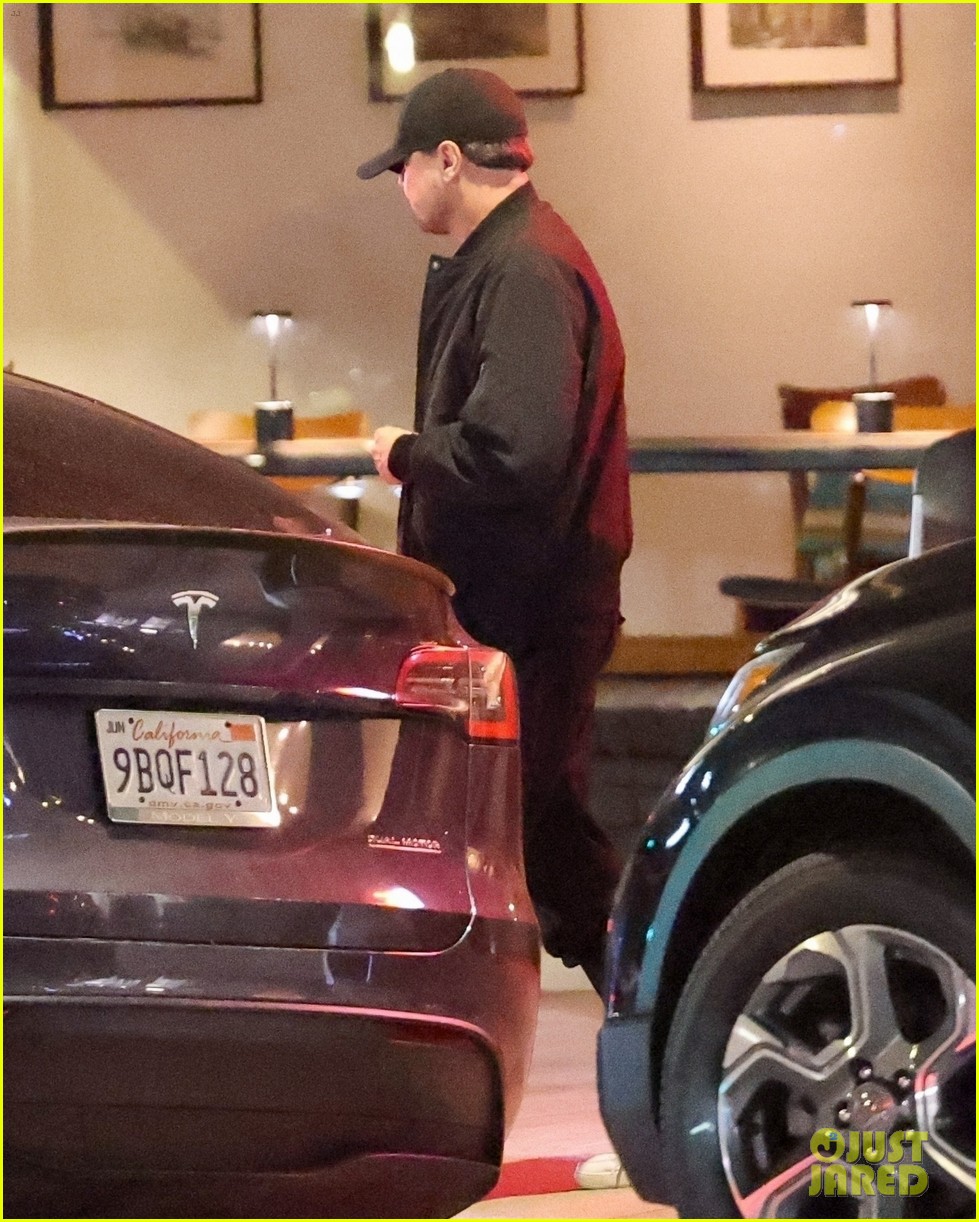 BFFs Leonardo DiCaprio & Tobey Maguire Spotted Getting Dinner with Rock ...