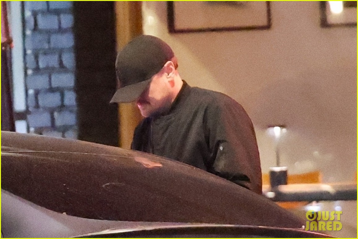 BFFs Leonardo DiCaprio & Tobey Maguire Spotted Getting Dinner with Rock ...