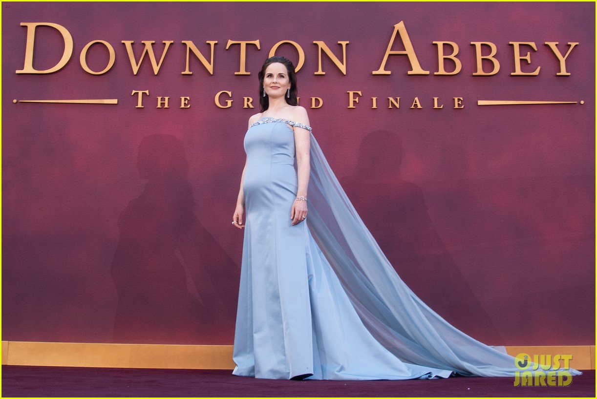 Michelle Dockery Reveals Pregnancy at 'Downton Abbey' Premiere ...