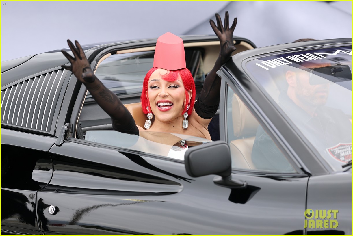 Doja Cat Rocks Whimsical Lipstick-Inspired Outfit, Surprises Fans at ...