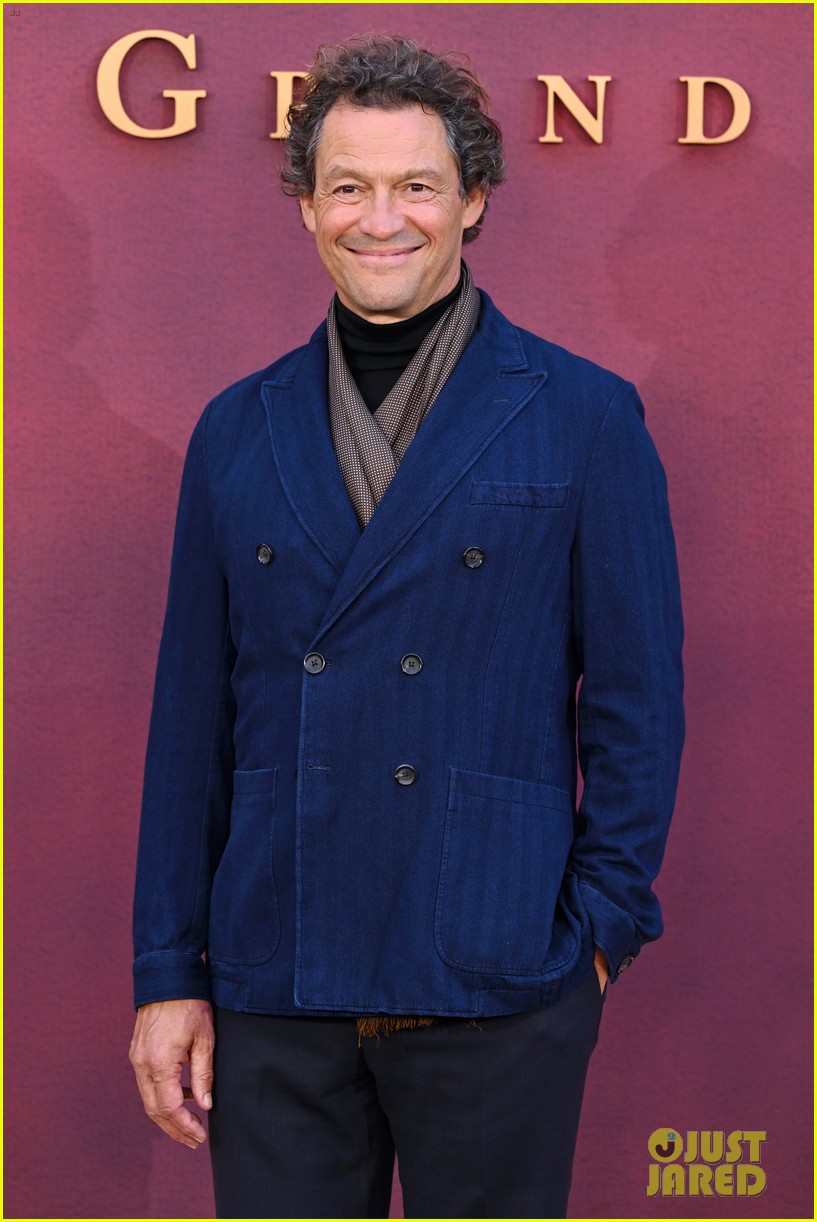 'Downton Abbey' Cast Joins Creator Julian Fellowes on Red Carpet for ...