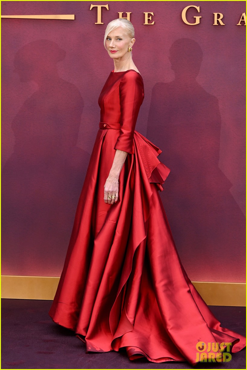 'Downton Abbey' Cast Joins Creator Julian Fellowes on Red Carpet for ...