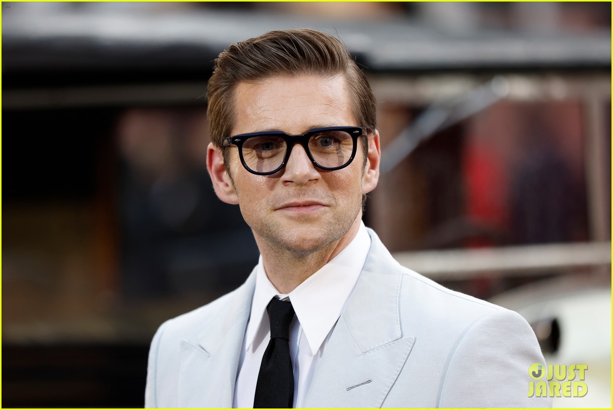 'Downton Abbey' Cast Joins Creator Julian Fellowes on Red Carpet for ...