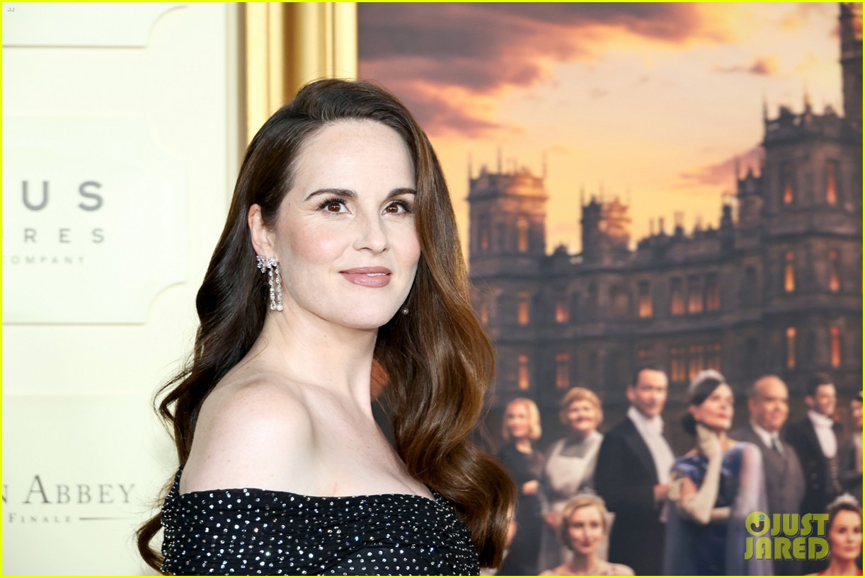 Pregnant Michelle Dockery Joins 'Downton Abbey' Co-stars for NYC ...
