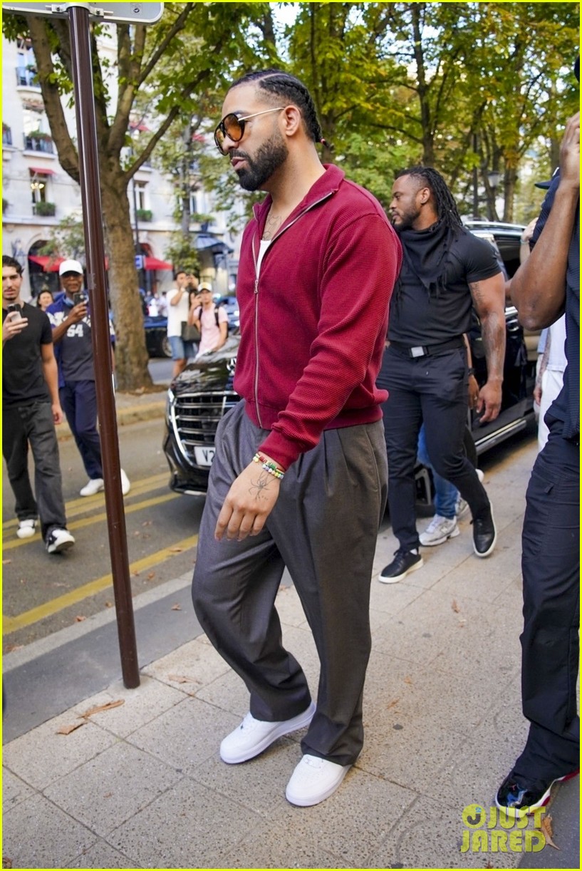Drake Steps Out for Casual Shopping Trip & Dinner in Paris: Photo ...