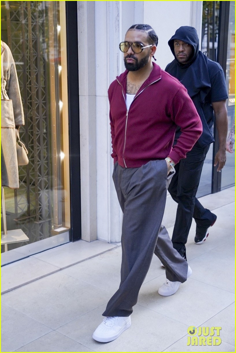 Drake Steps Out for Casual Shopping Trip & Dinner in Paris: Photo ...