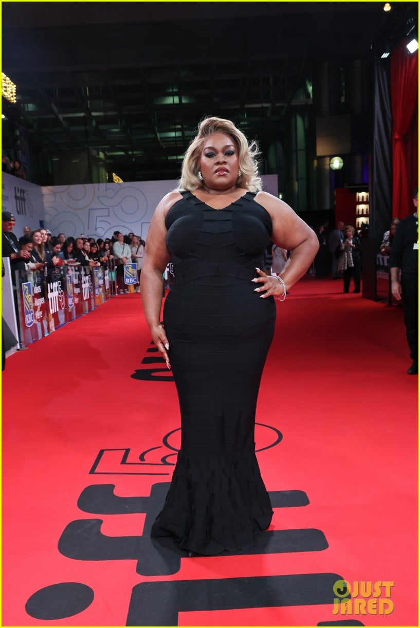 Callum Turner, Elizabeth Olsen, & Miles Teller Premiere New Movie ...