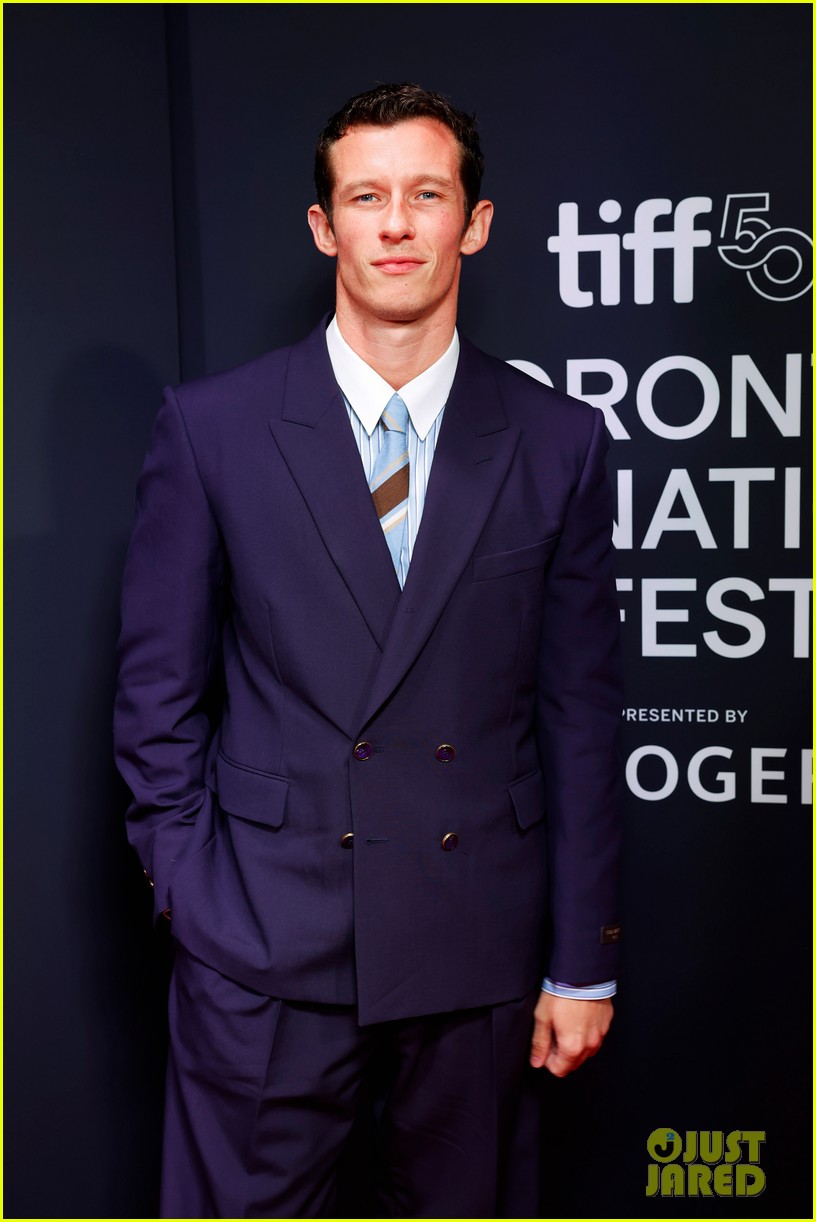 Callum Turner, Elizabeth Olsen, & Miles Teller Premiere New Movie ...