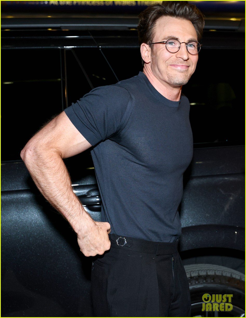 Chris Evans' Extremely Buff Physique Has Marvel Fans Thinking the Same ...