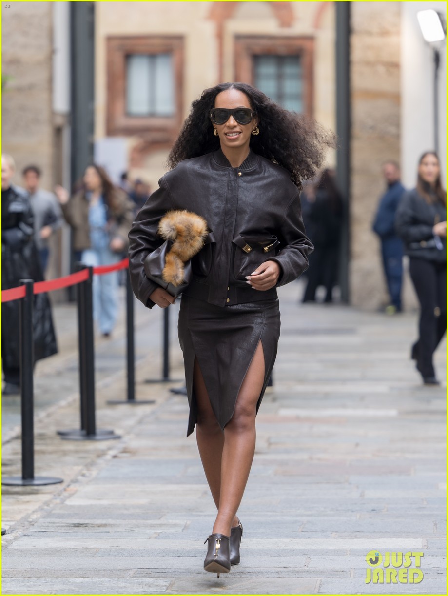 Naomi Watts, Solange Knowles, & More Attend Ferragamo Fashion Show in ...