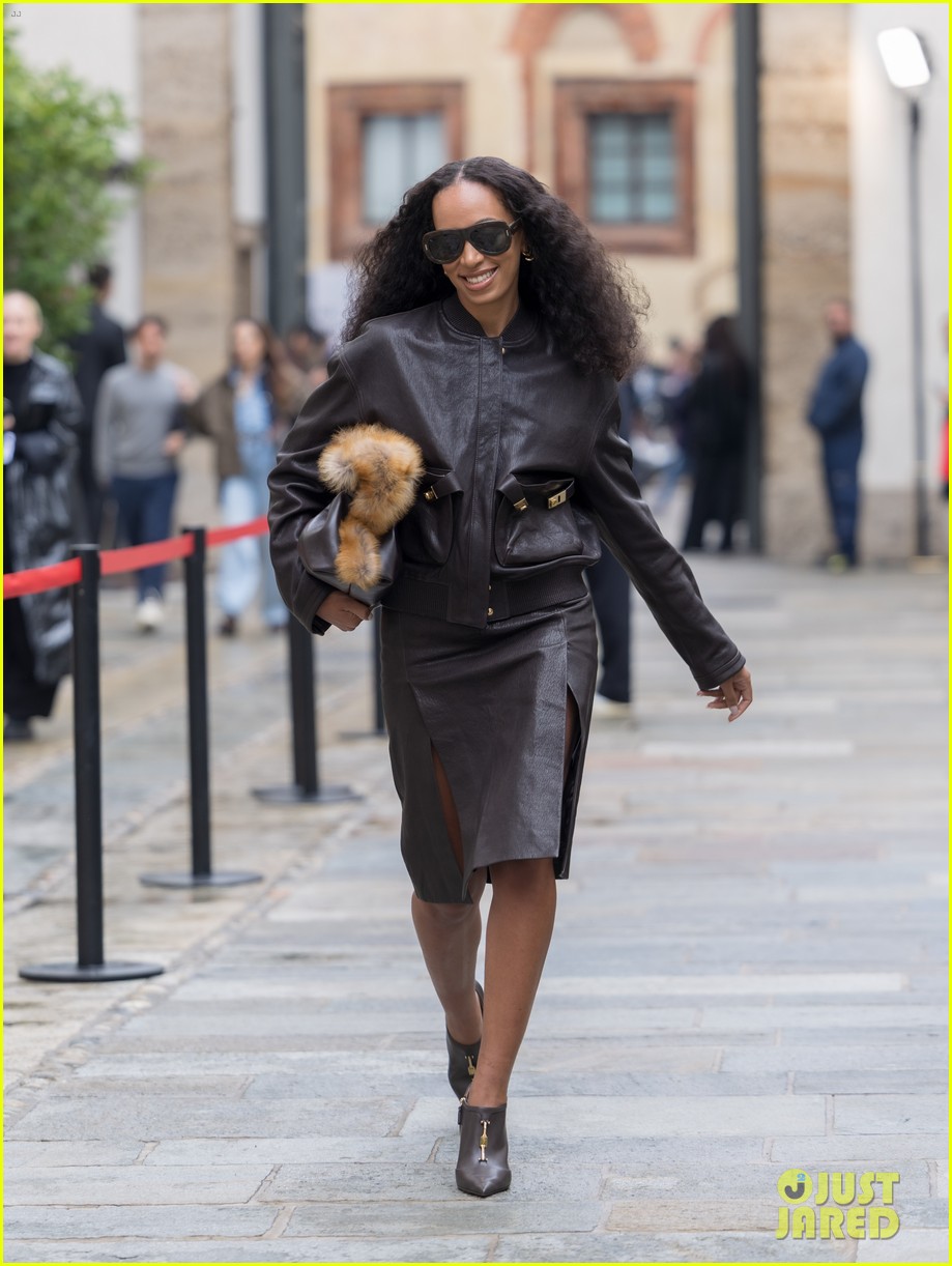 Naomi Watts, Solange Knowles, & More Attend Ferragamo Fashion Show in ...