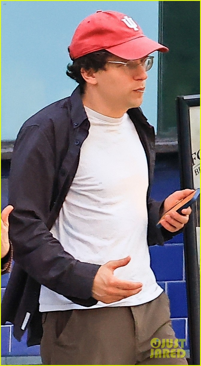 'Now You See Me' Stars Isla Fisher & Jesse Eisenberg Spotted Hailing a ...