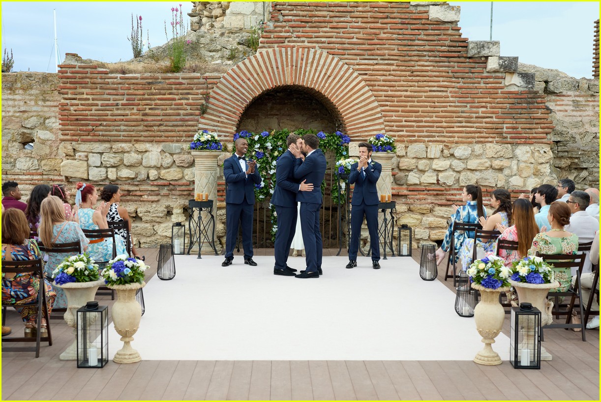 Jonathan Bennett's 'Groomsmen' Movie Is Making Hallmark Channel History ...