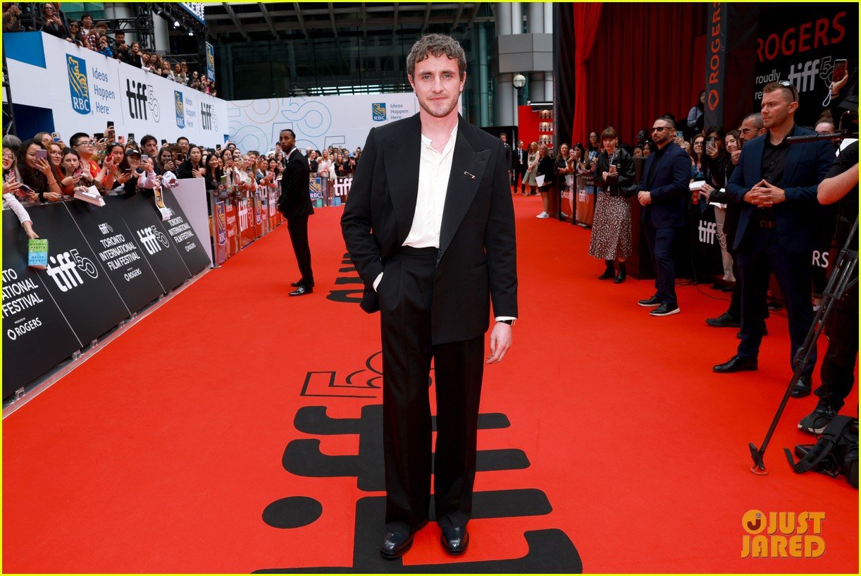 Paul Mescal & Jessie Buckley Premiere New Movie 'Hamnet' at TIFF 2025 ...