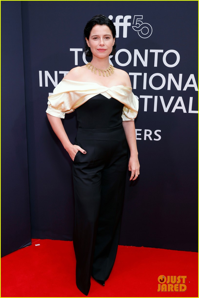 Paul Mescal & Jessie Buckley Premiere New Movie 'Hamnet' at TIFF 2025 ...